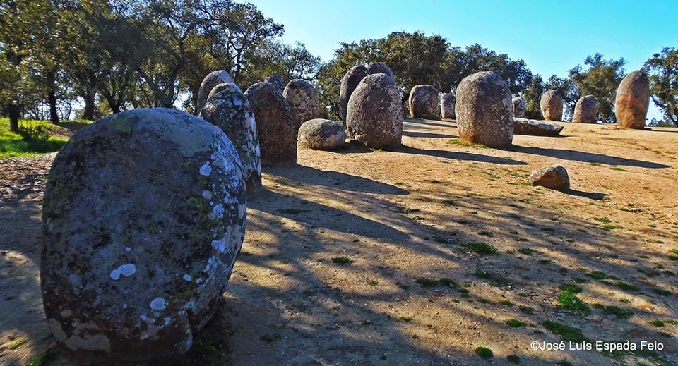 ALENTEJO-TERRA E GENTE: CROMELEQUE DOS ALMENDRES