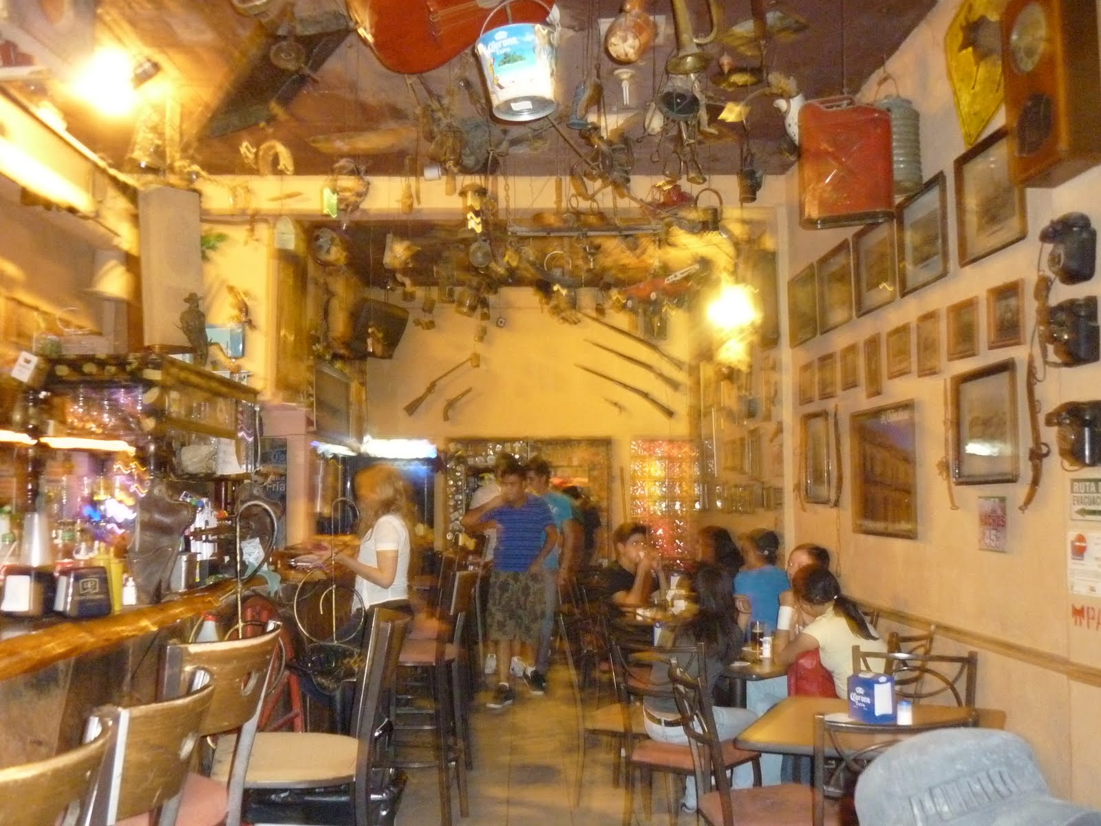 GALERÍA CANTINEANDO: "Cantineando por la Roca Museo Bar"