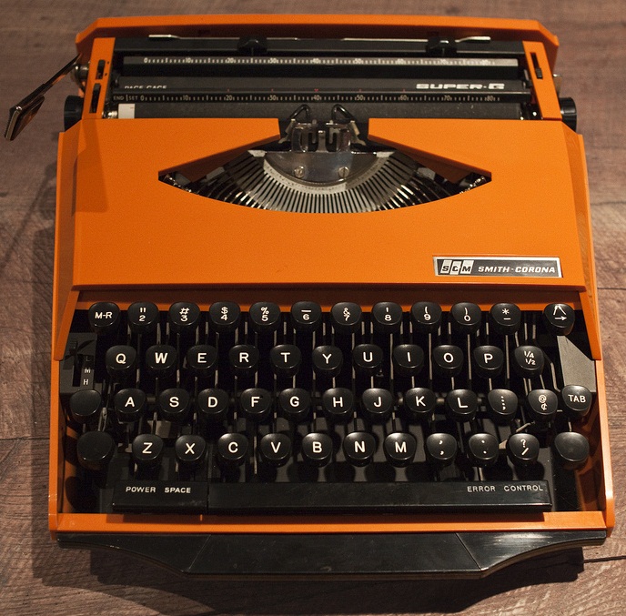 oz.Typewriter: Tjaarda-de Tomaso designed Smith-Corona Ghia Super G ...