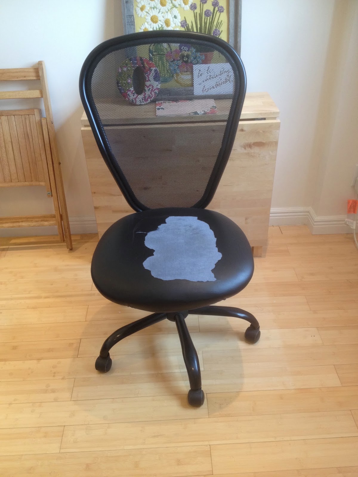Avoiding Atrophy: Butt-Destroyed Office Chair Gets a New Look