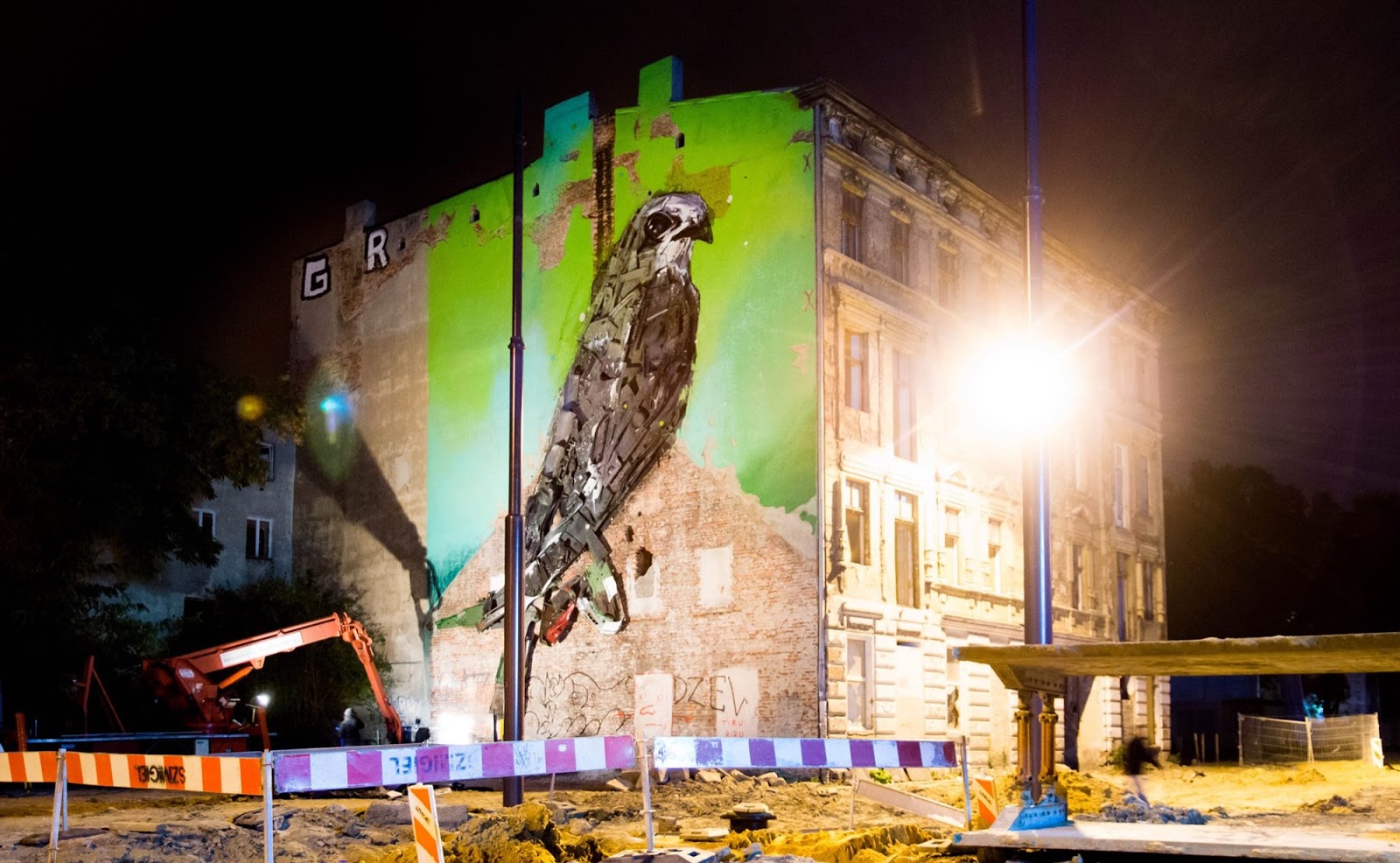 Bordalo II creates a new street art installation in Lodz, Poland ...