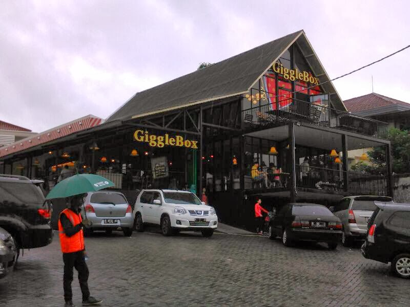 wisata kuliner ala kita: Giggle Box Cafe & Resto