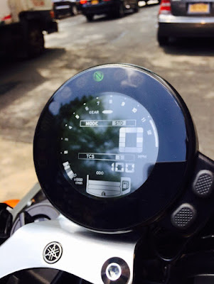 BlackBee : An NYC Cafe Racer: Yamaha XSR900 vs. FZ-07