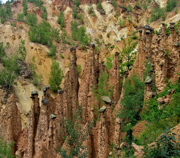 THE WORLD GEOGRAPHY: 10 Incredible Rock Pillar Landscapes