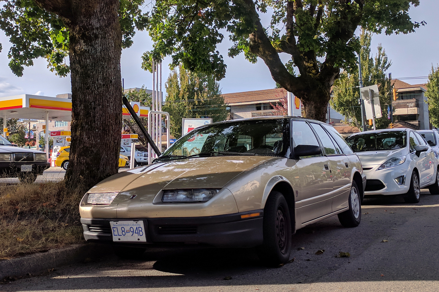 Old Parked Cars Vancouver: 1993 Saturn SW1