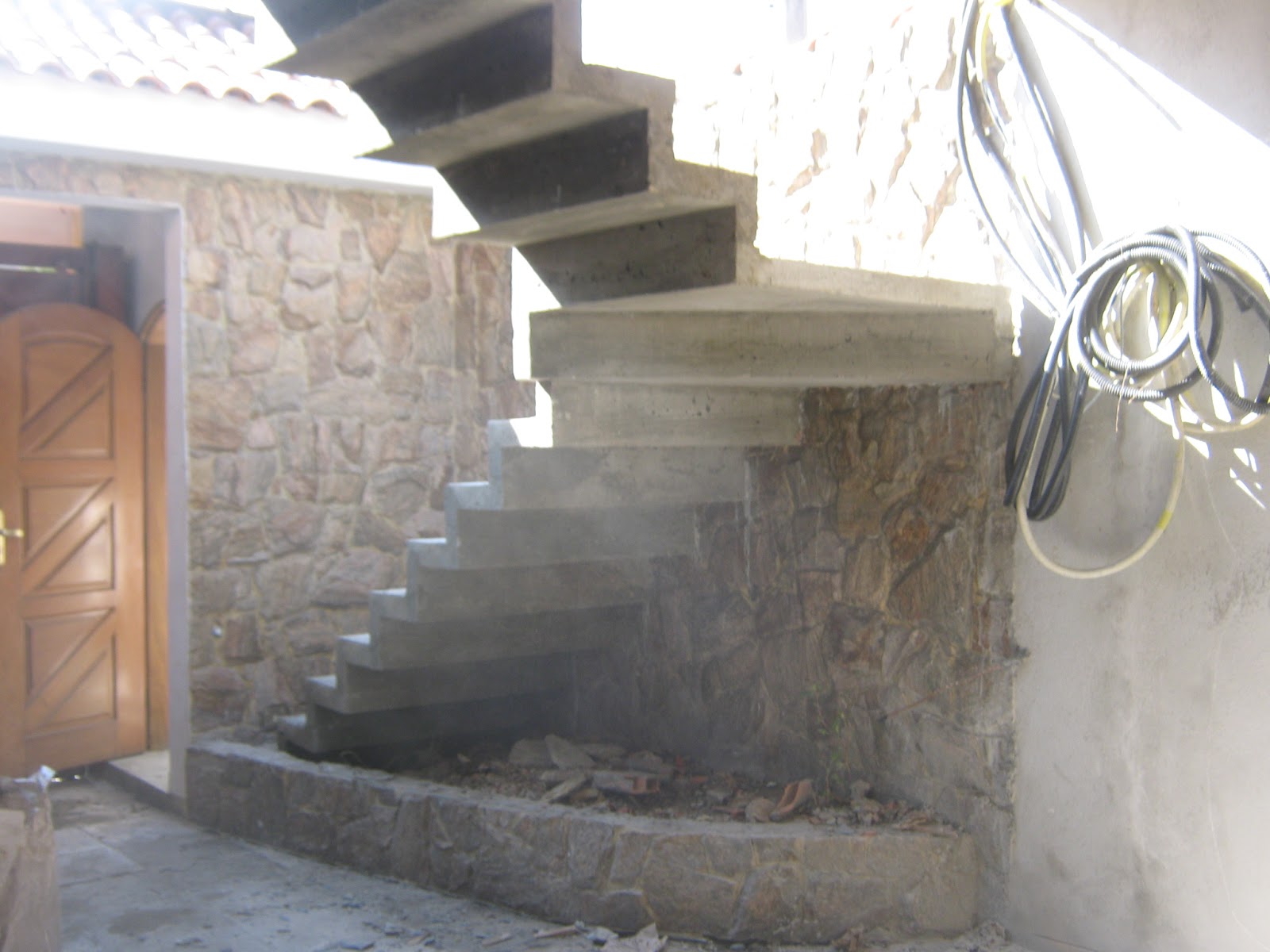 ESCADA DE CONCRETO: ESCADA CASCATA EM ( L ) PIRITUBA SÃO PAULO