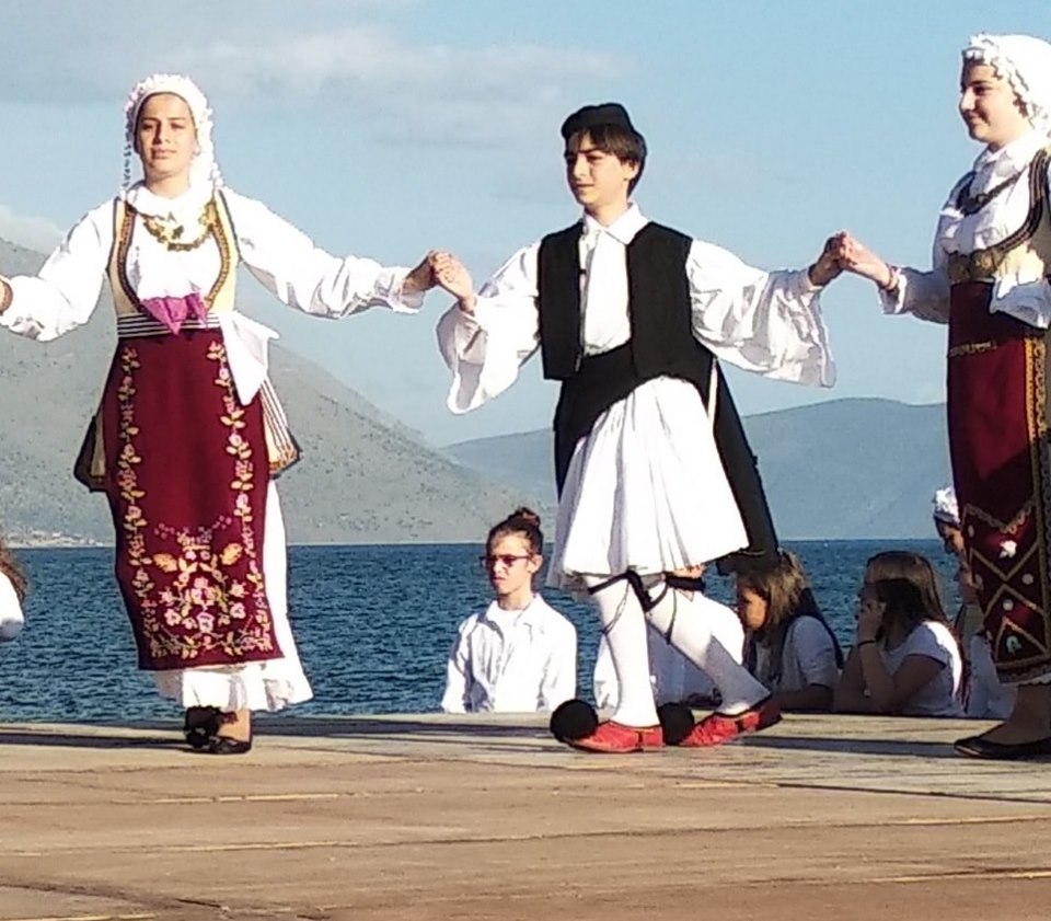 ΛΑΟΓΡΑΦΙΚΟΣ - ΙΣΤΟΡΙΚΟΣ ΣΥΛΛΟΓΟΣ " Η ΣΟΥΒΑΛΑ ΠΑΡΝΑΣΣΟΥ ": Το χορευτικό ...
