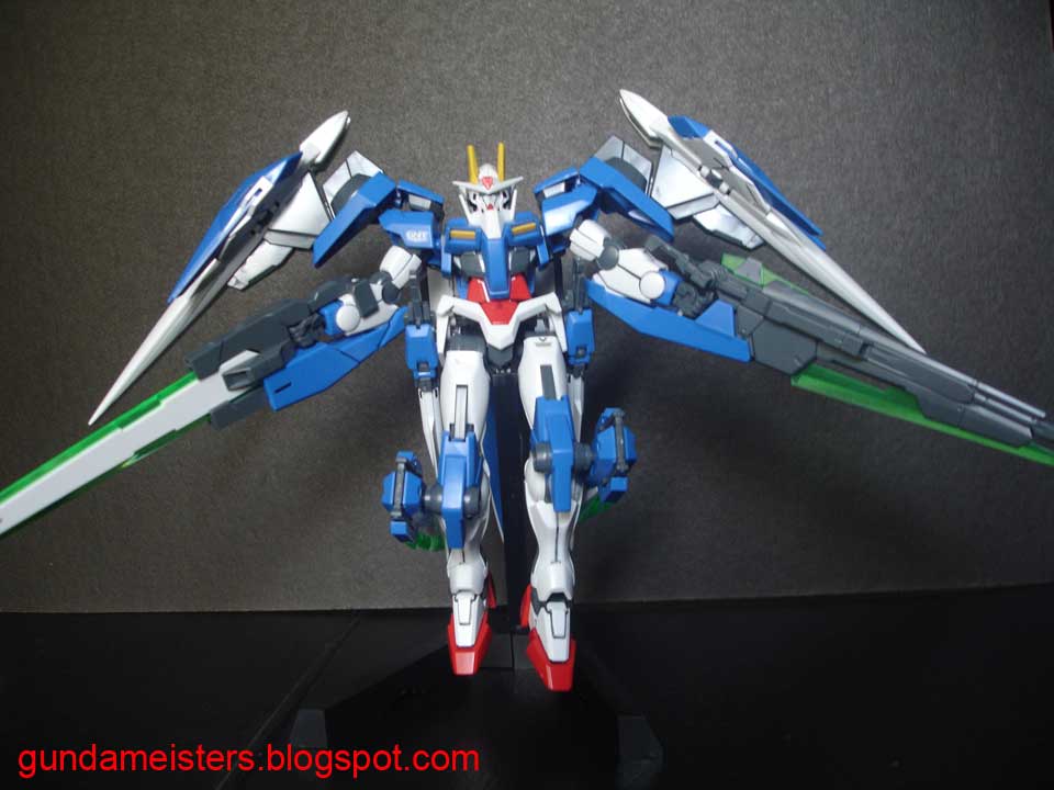 Gundam Meisters: HG 1/144 - Gundam 00 Raiser + 7 Sword G