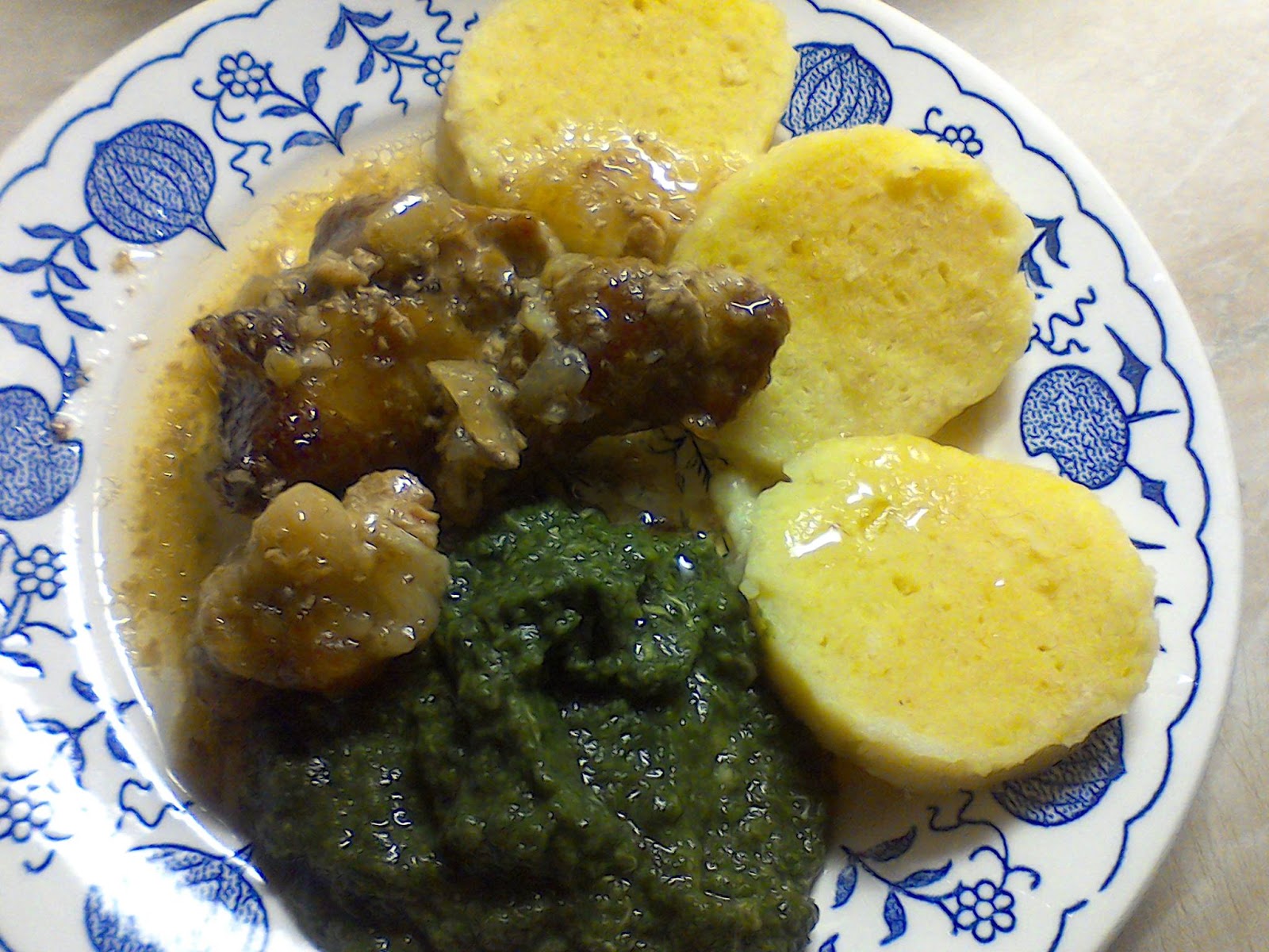 NAŠE KUCHYNĚ: Moravský vepřový vrabec marinovaný s knedlíkem a špenátem