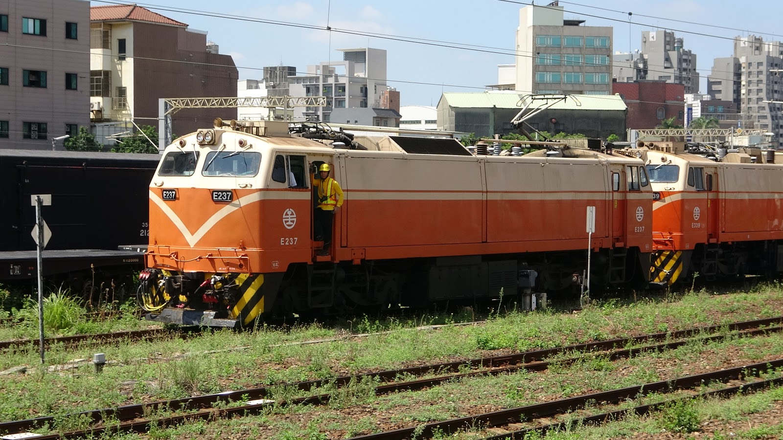 Blair's 鐵道攝影: E237電力機車 / TRA E237 Electric locomotive