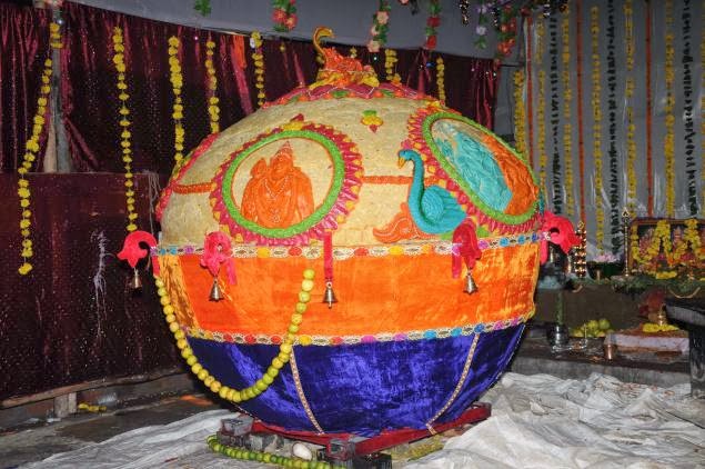 Tapeswaram Ganesh Laddu Thrown in Hussain sagar - Spicy Imagelite