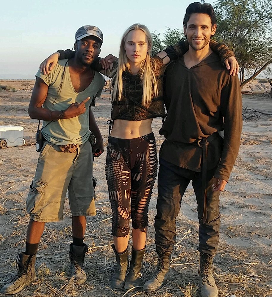 Trailers, Images and Posters for FUTURE WORLD (2018) Starring Suki Waterhouse and James Franco ...