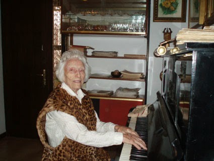 Ex bambina prodigio | A 102 anni ritorna a suonare il pianoforte ...