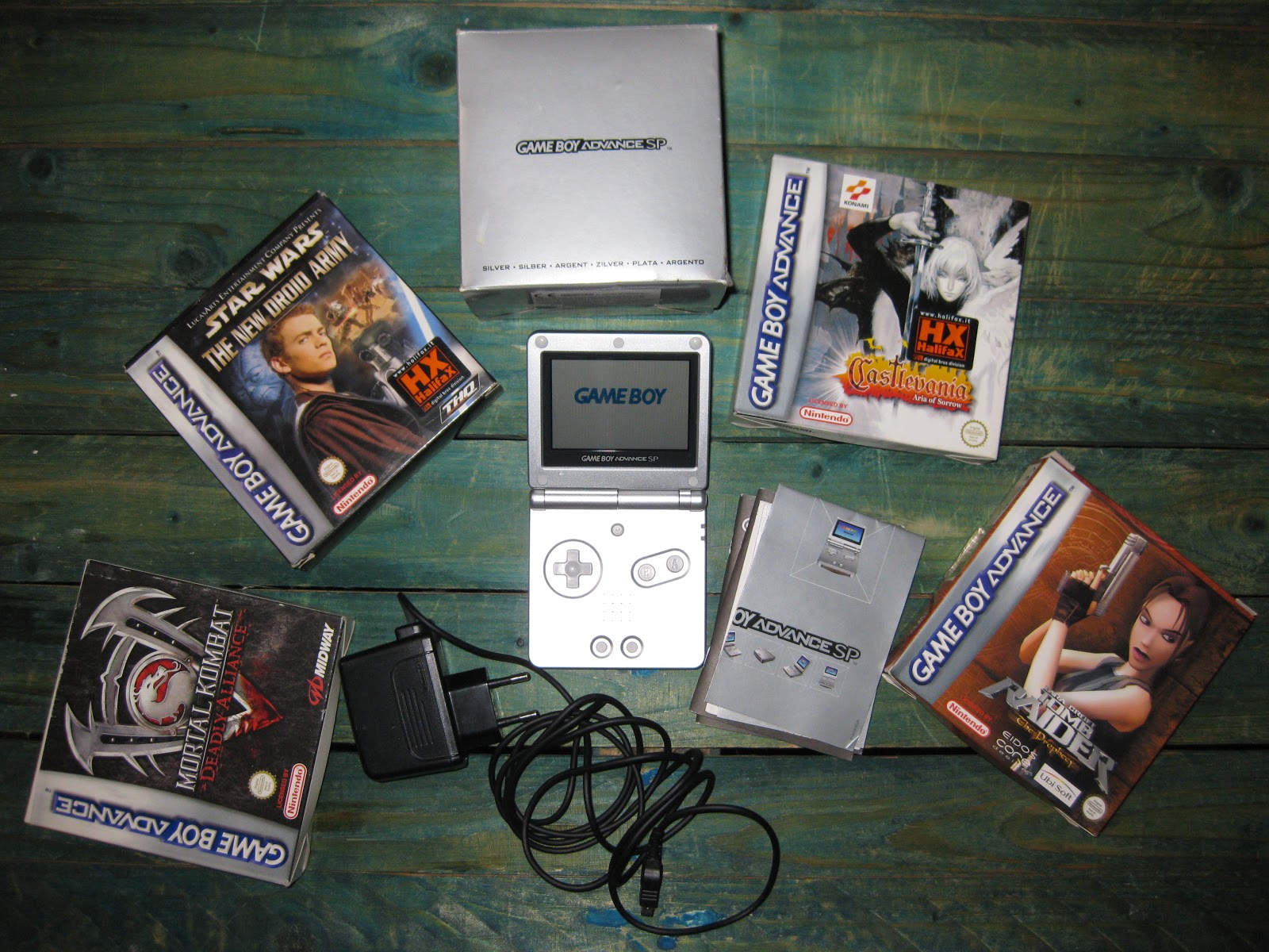 LUD1970 PHOTOS: NINTENDO GAME BOY ADVANCE SP SILVER + 4 GIOCHI