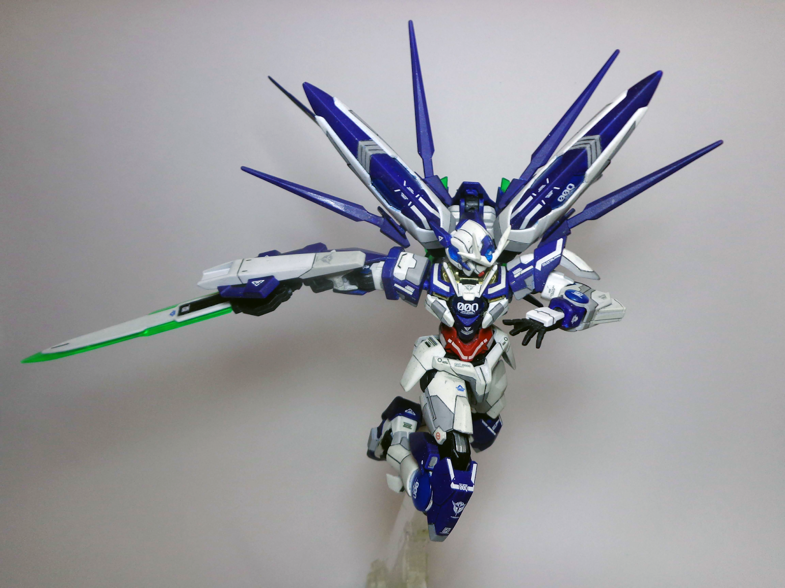 Gundam Family: HG 1/144 00 Qan[T] EVO Custom Build