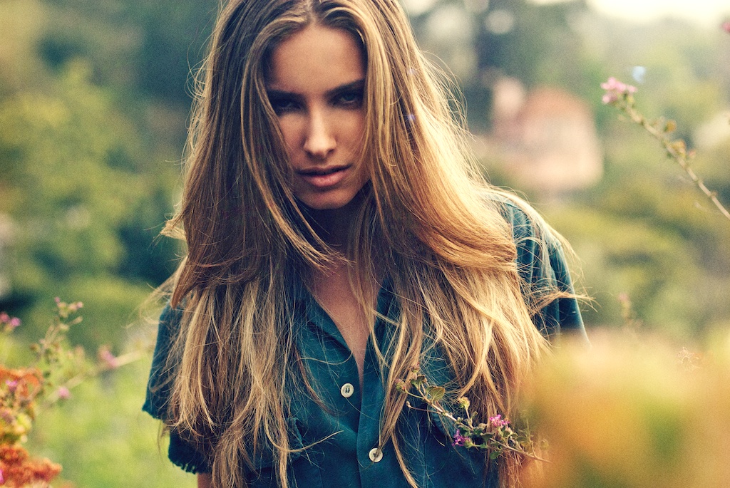 A PHOTO COLLECTION OF BEAUTIFUL GIRLS