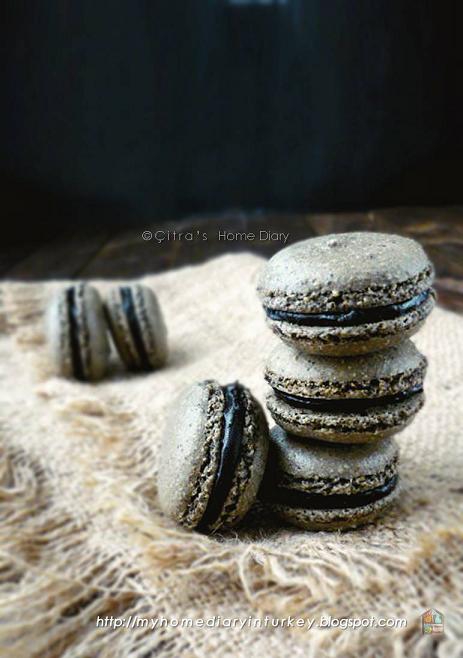 Citra's Home Diary: Black Sesame Macarons with Dark Cocoa filling