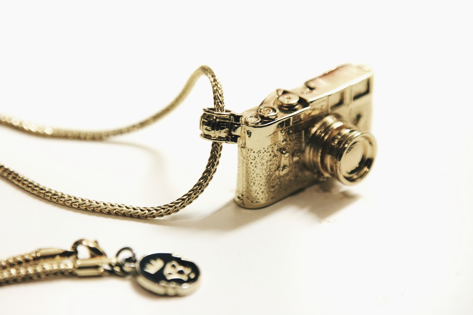 COLOR OF LIFE Branding: PRODUCT PHOTOGRAPHY: Camera Necklace