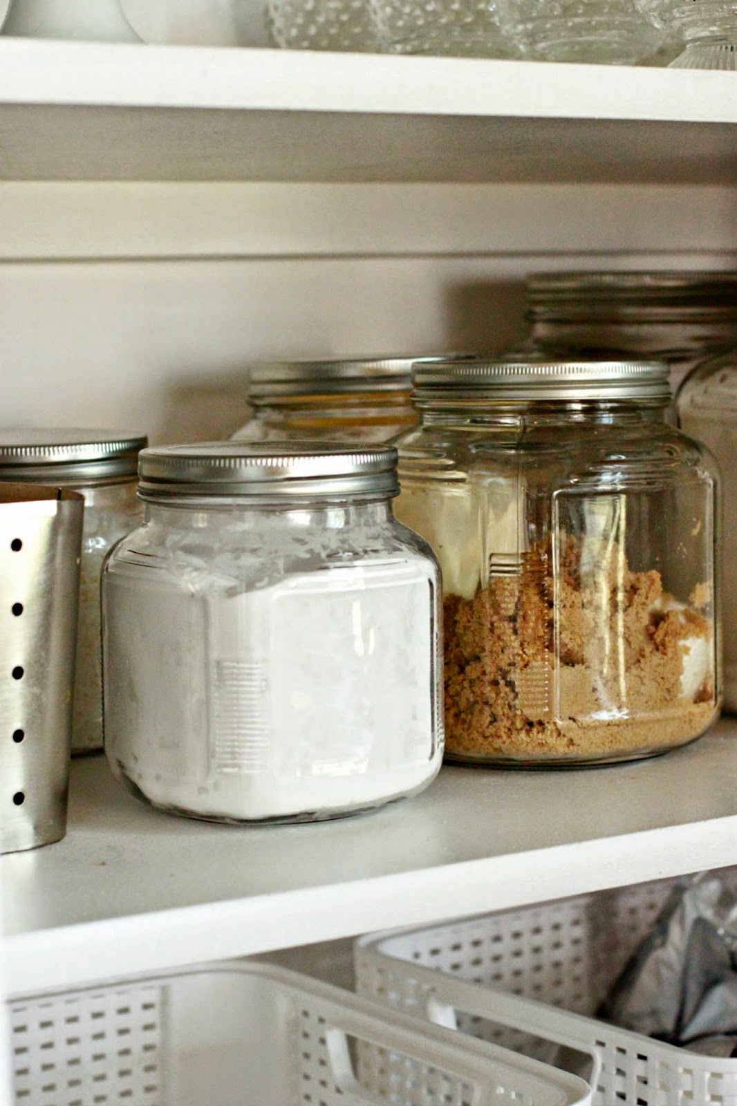 Larissa Another Day: Pretty Pantry Makeover