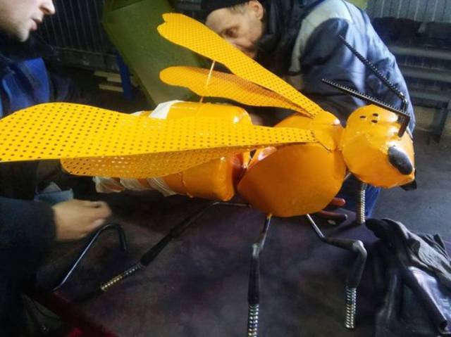 Stunning Metal Wasp Project (20 pics) - STATIONGOSSIP