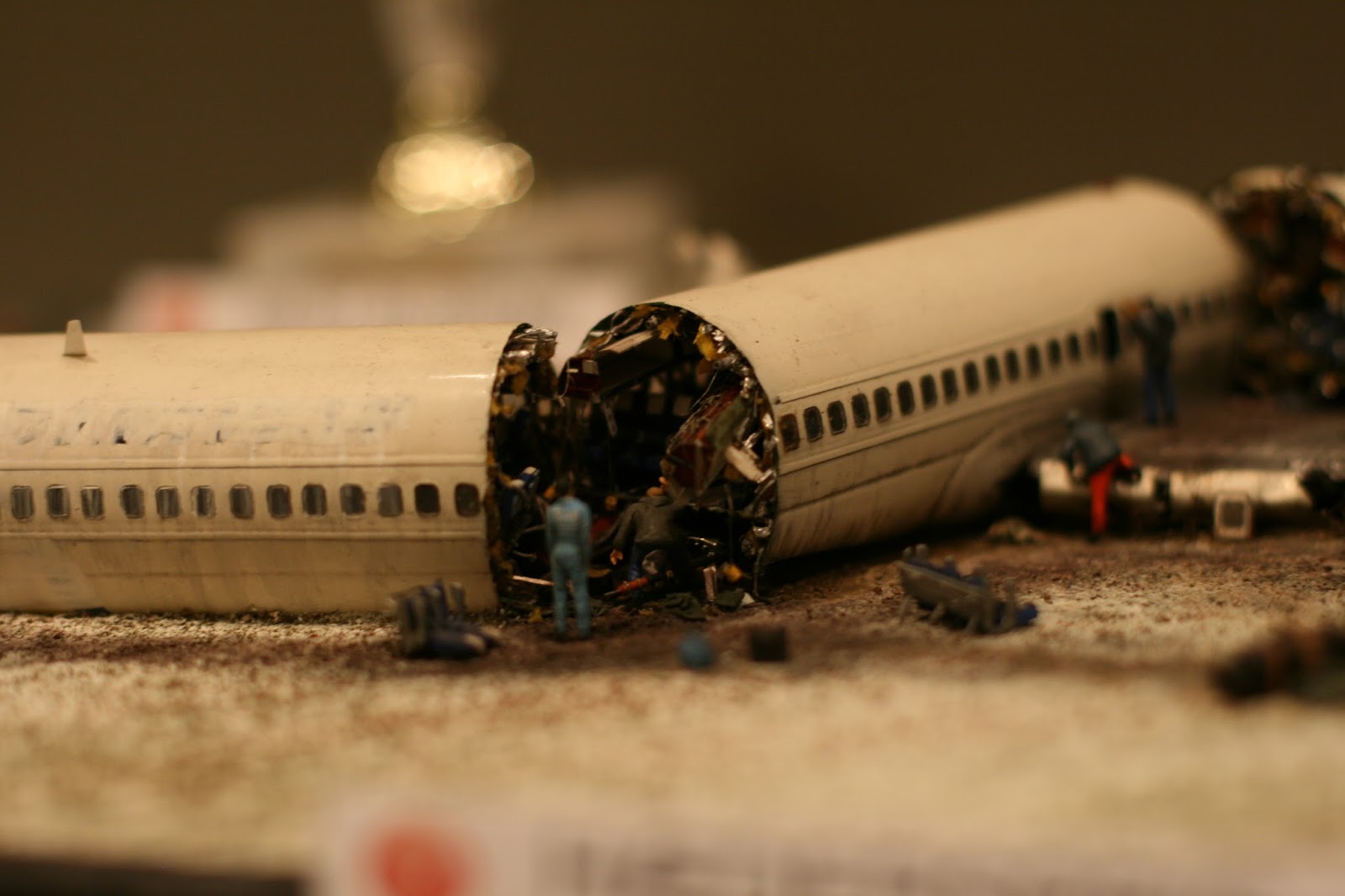 MODELLOURS WORKSHOP: Scandinavian Airlines Flight 751 - Diorama of the Day