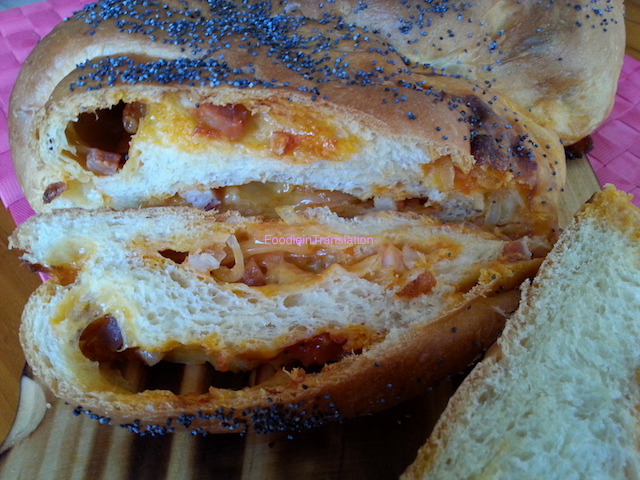Treccia sbilenca ripiena - Wonky braided bread ~ Foodie in Translation