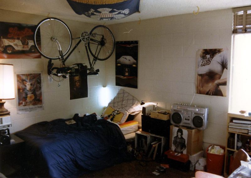 40 Cool Snaps That Show Bedroom Walls in the 1980s ~ Vintage Everyday
