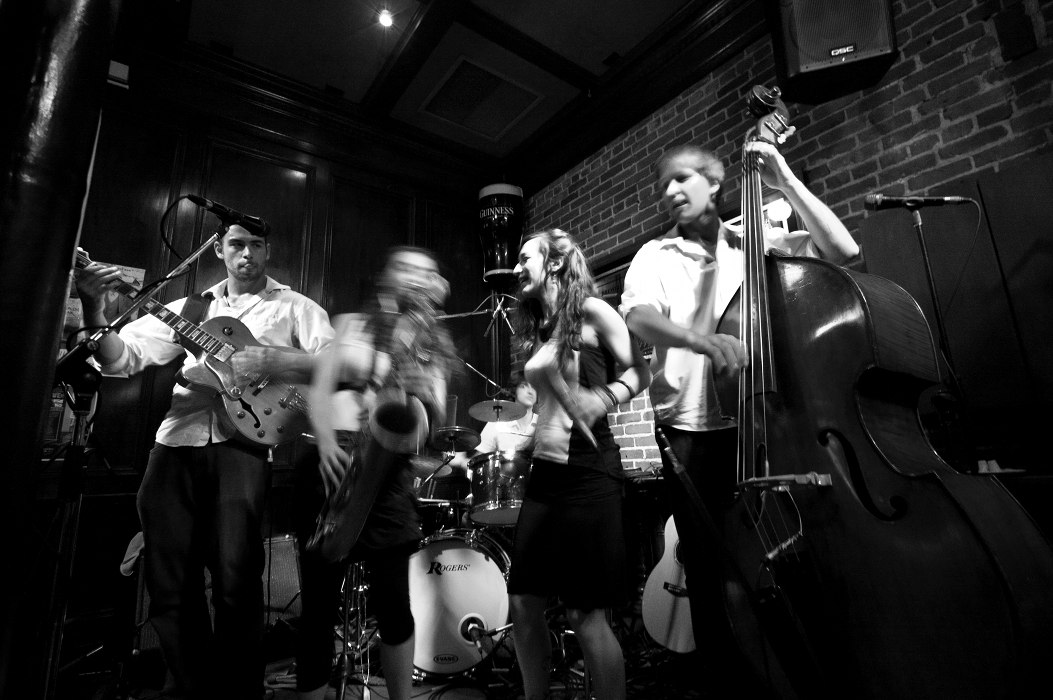 LE TEMPS QUI FUIT/2 (Numérique): Laura Doyon jazz trio (Pub St ...