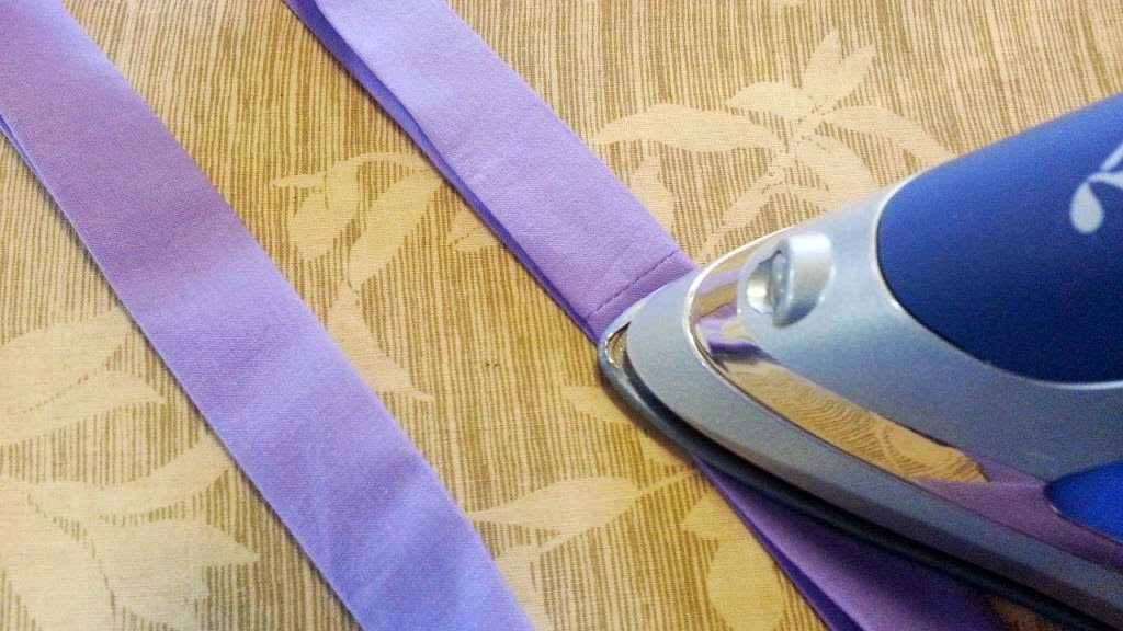 Sweet Bee Buzzings: Quick and Easy Lanyard Tutorial
