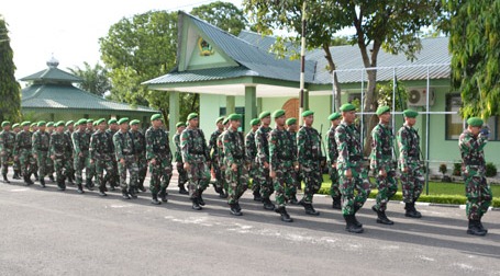 Personel Korem 022/PT Latihan Defile - Menjaga Indonesia Pengawal.id