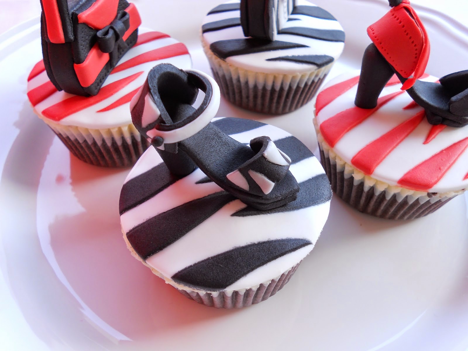 A Different Type Of Art: MODA reflejada en Cupcakes!!