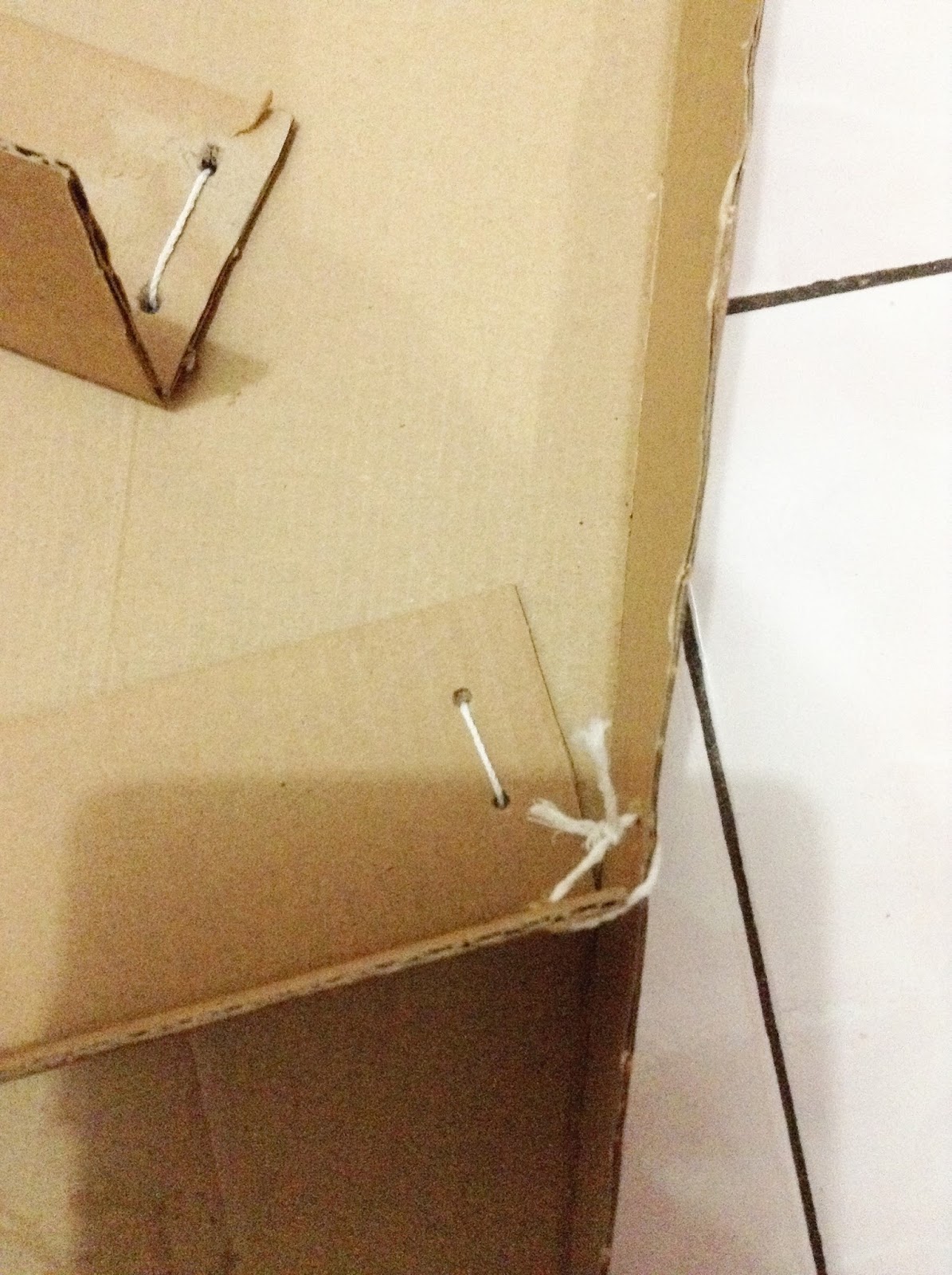 DIY Race Car dari Kardus untuk Anak - Cerita Cha Tentang Hal Biasa