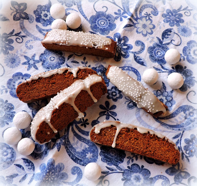 Gingerbread Biscotti | The English Kitchen