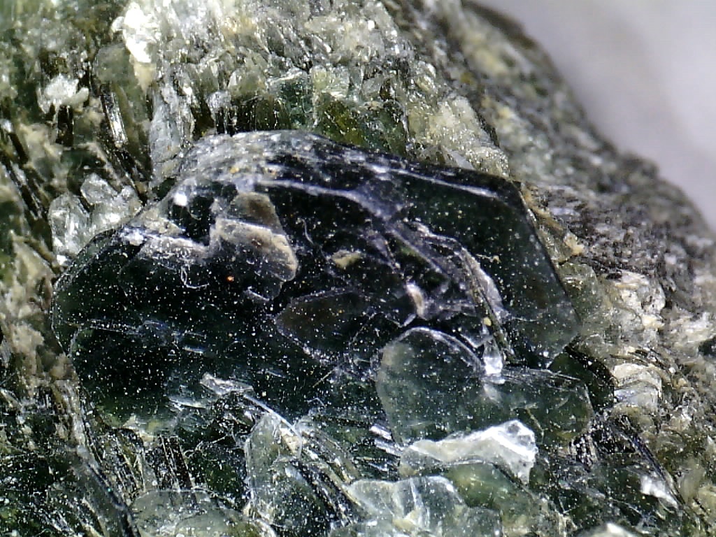 CSMS GEOLOGY POST: CLINOCHLORE & SERAPHINITE: CRUD ON THE QUARTZ
