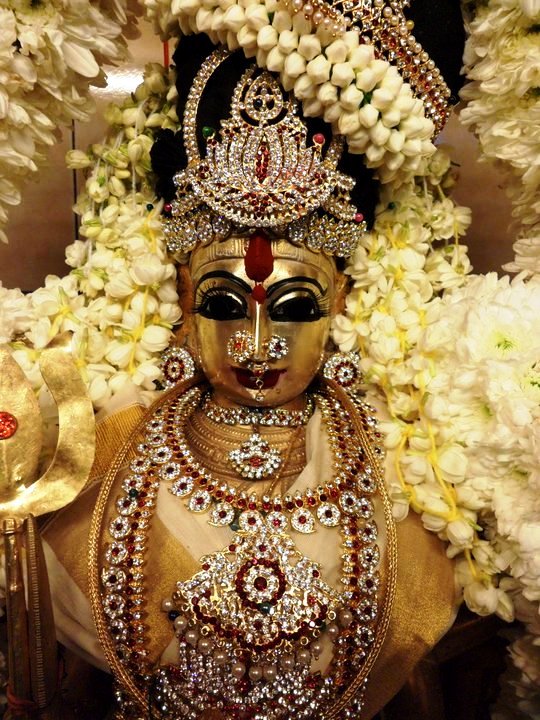 Dharmo Rakshathi Rakshitha:: Sri Bhuvaneshvari Ashtakam – Sri ...