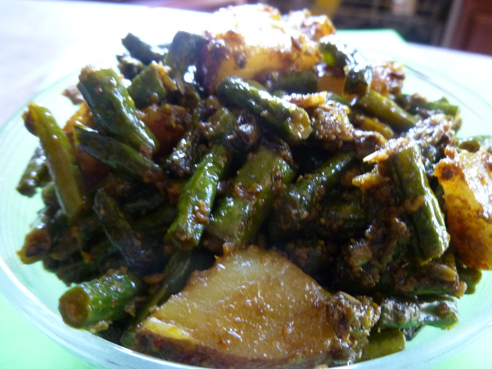 Nisha's Kitchen: Barbatti Aloo with Saouf tadka /Chinese Long beans and ...