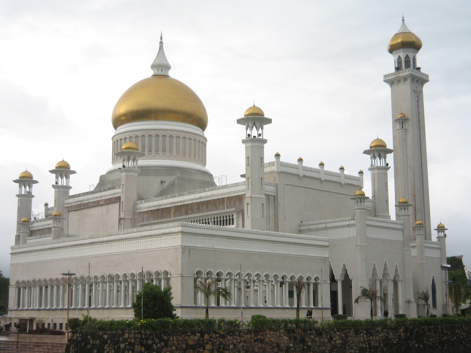 Islamic Holly Places: Sultan Omar Ali Saifuddin Mosque Brunei