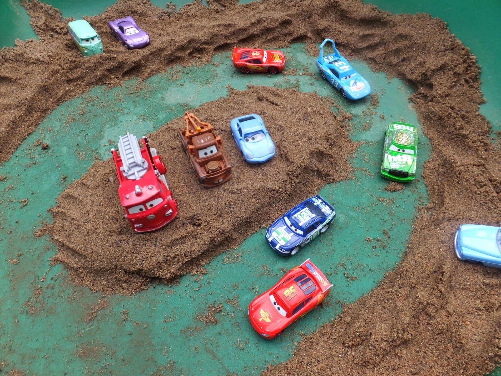 Kidspert: Sensory Sandbox: "Cars"