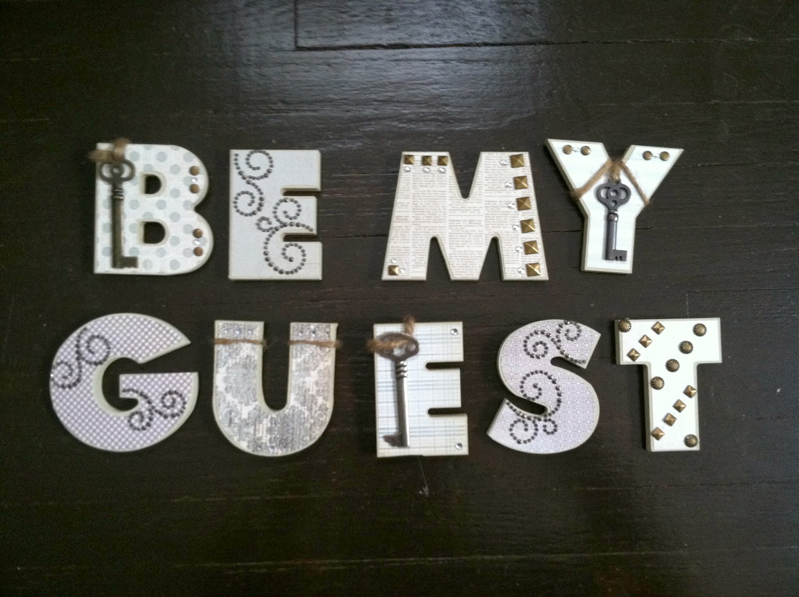 three.six.five. projects: DIY Be My Guest Sign