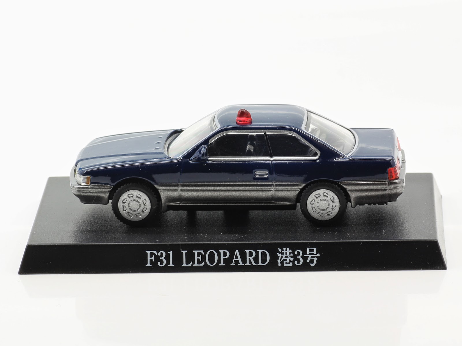 Incredible Mini Garage: Nissan Leopard F31 1986 Aoshima 1/64