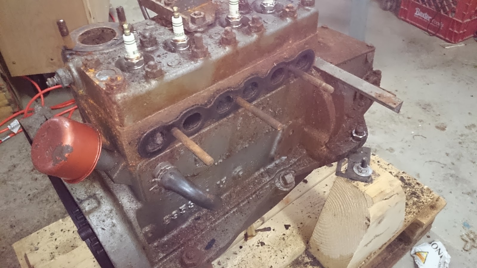 Afloat: Atomic 4 rebuild - removing manifold and accessory brackets