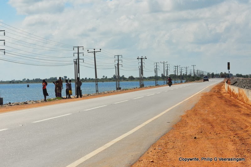 Images of Sri Lanka on blogspot.com: A9 highway, Around Elephant Pass ...