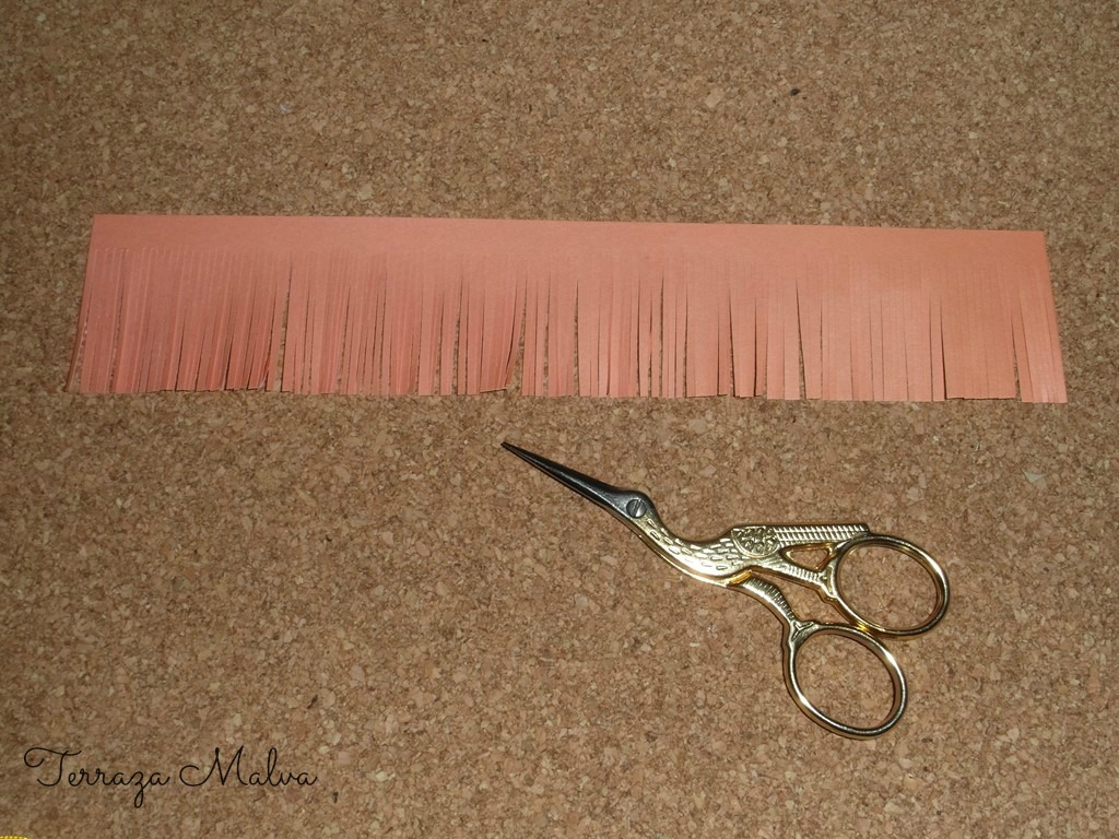 TUTORIAL QUILLING (5): FLORES CON TIRAS DE FLECOS / PAPER FRINGED ...