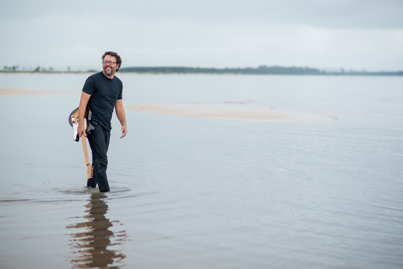 Duca Leindecker faz show de lançamento de novo álbum em Santa Maria