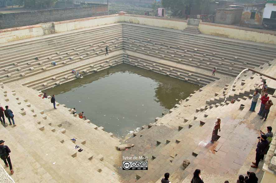 The Perfect Slum: Pools and Piped Water