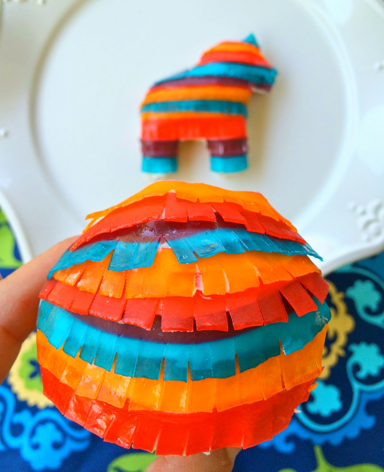 Jac o' lyn Murphy: Pinata Cupcakes