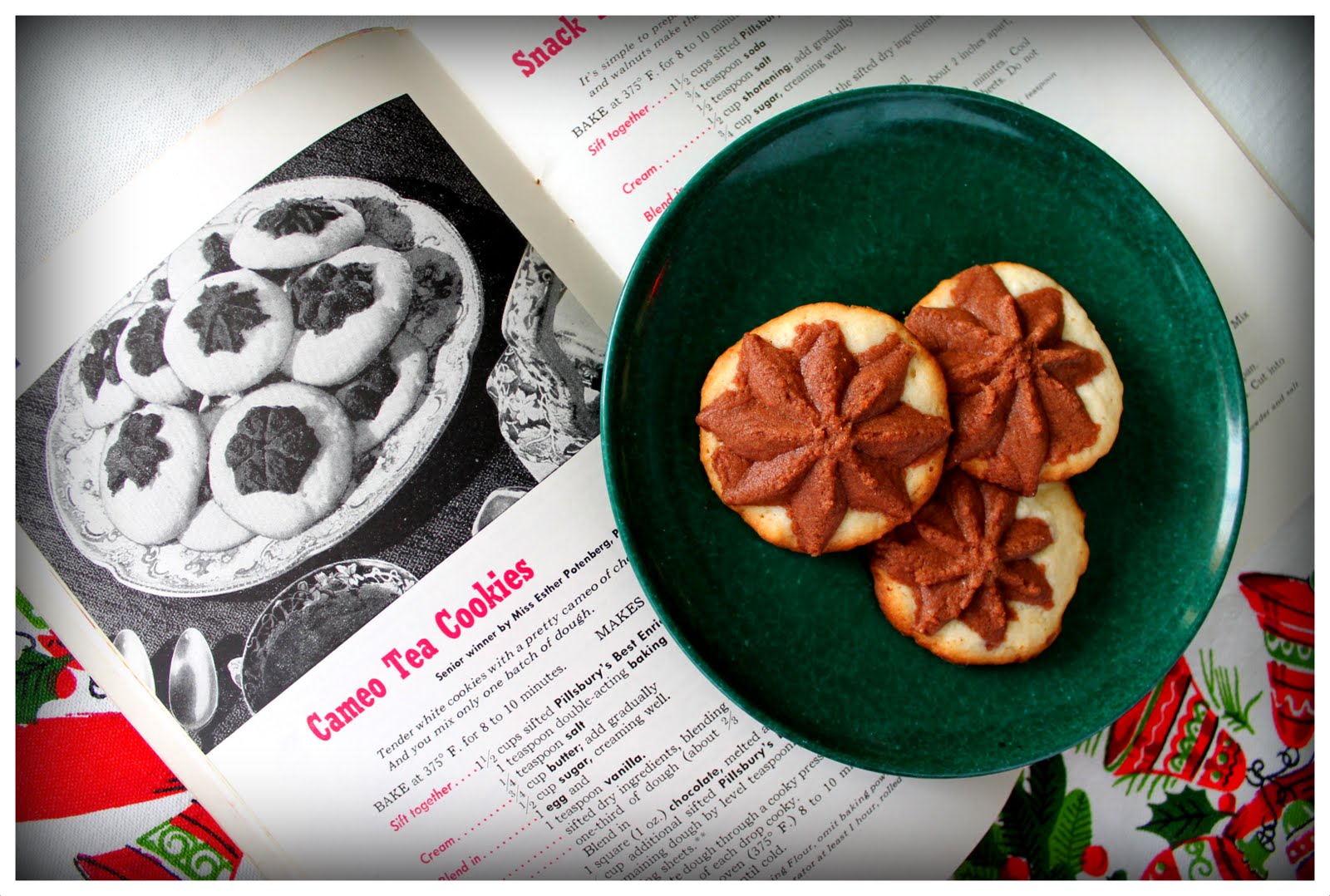 *~my house is cuter than yours~*: Cameo Tea Cookies