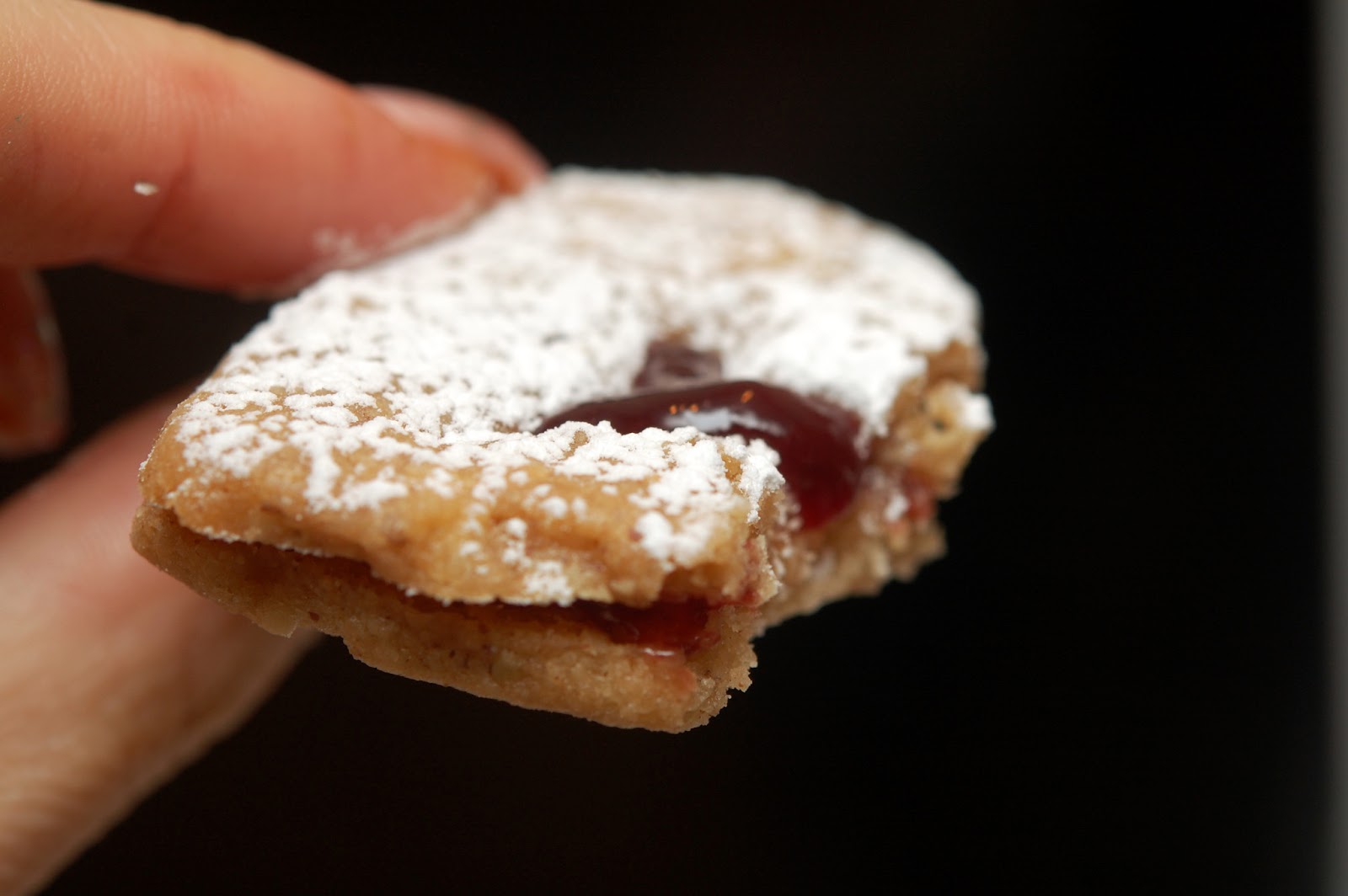 MELT IN YOUR MOUTH PECAN LINZER TARTS! - Hugs and Cookies XOXO