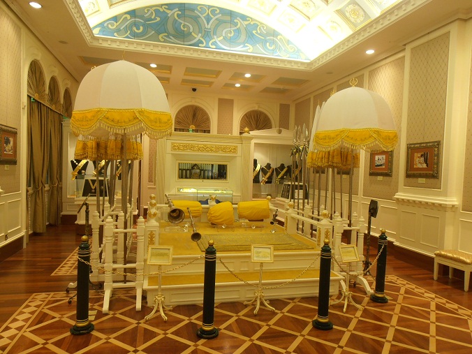 SENI LAMA MELAYU (MALAY OLDEN ART): Galeri (Gallery of) Sultan Azlan Shah