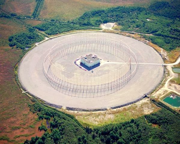 Camping Canadian: Canadian FRD-10 HF/DF Arrays